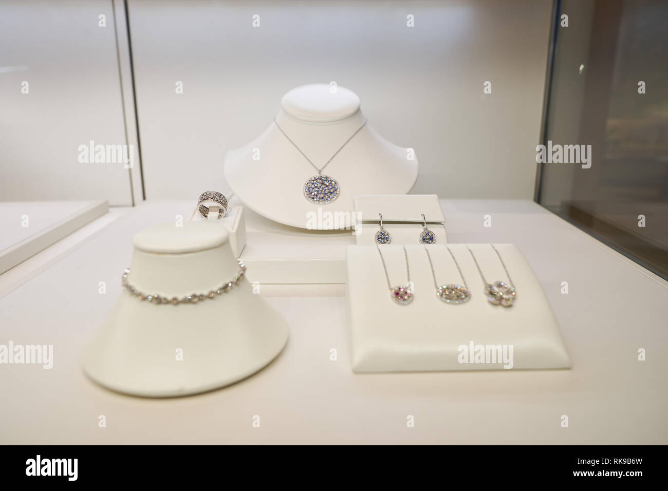 Tiffany jewelry showcase hi-res stock photography and images - Alamy