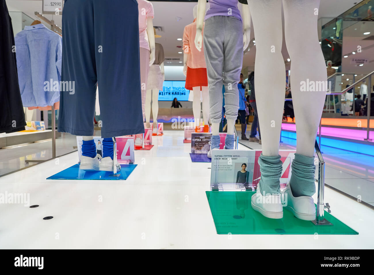 Uniqlo store chicago hi-res stock photography and images - Alamy