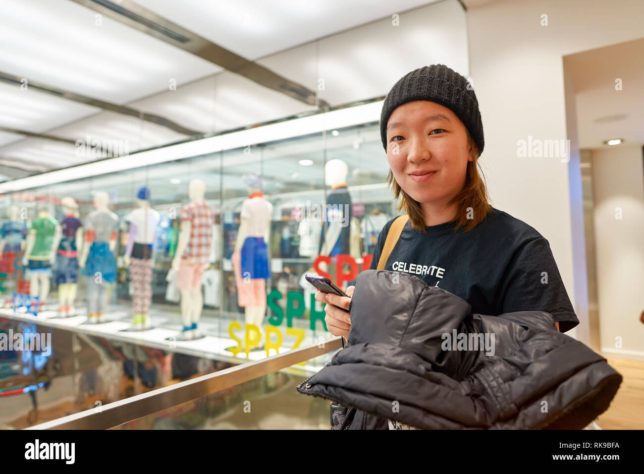 Uniqlo store chicago hi-res stock photography and images - Alamy