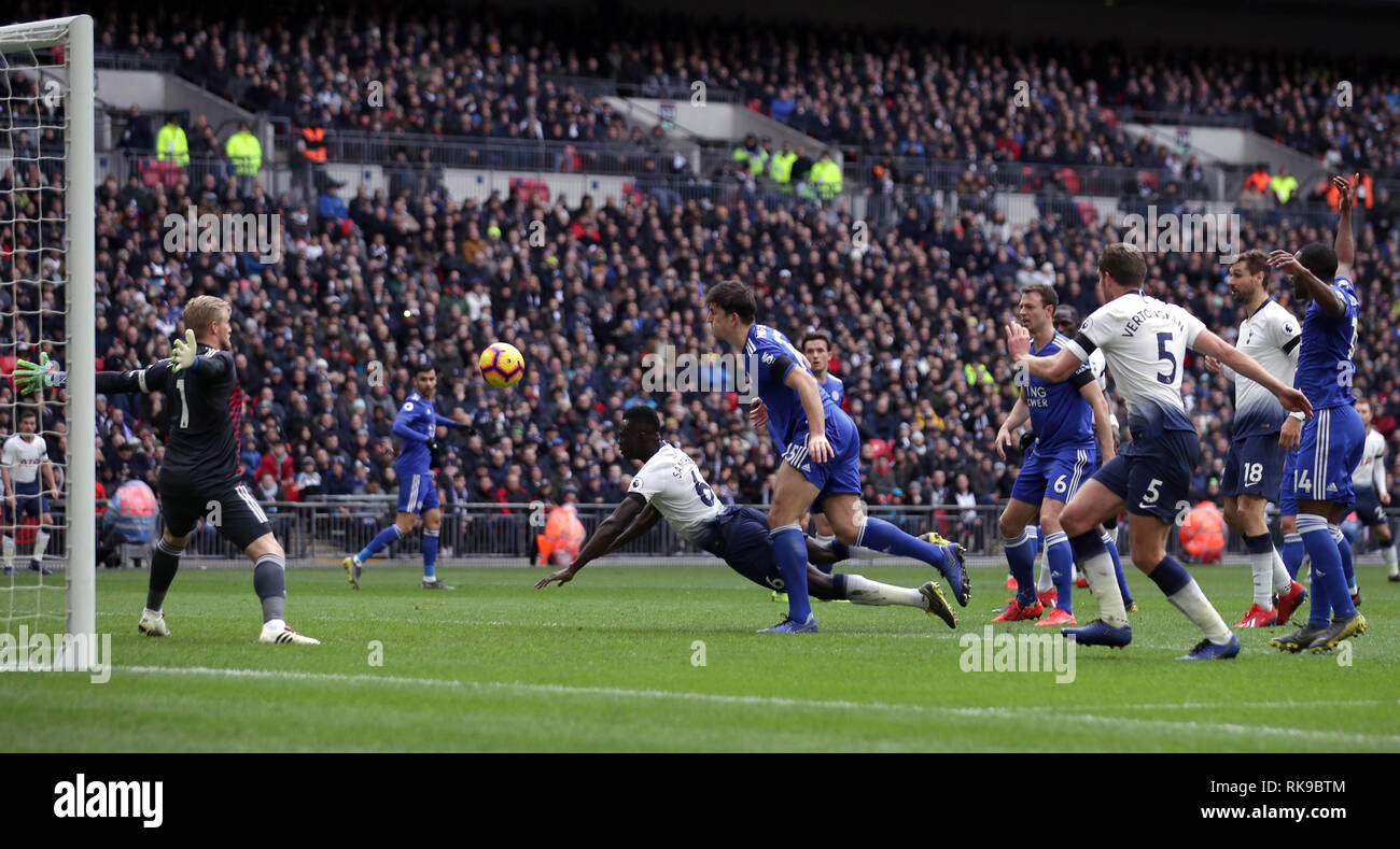 Tottenham Hotspur's Davinson Sanchez (centre) scores his side's first ...