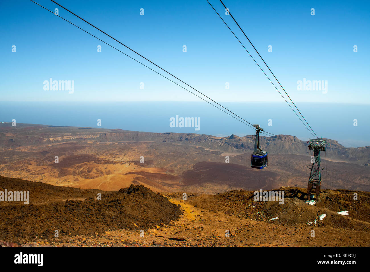 Hanging cable car hi-res stock photography and images - Alamy