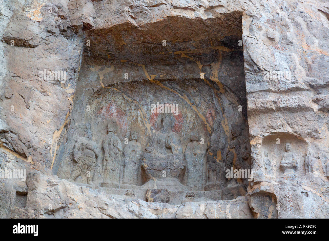 Famous Longmen Grottoes (statues of Buddha and Bodhisattvas carved in ...