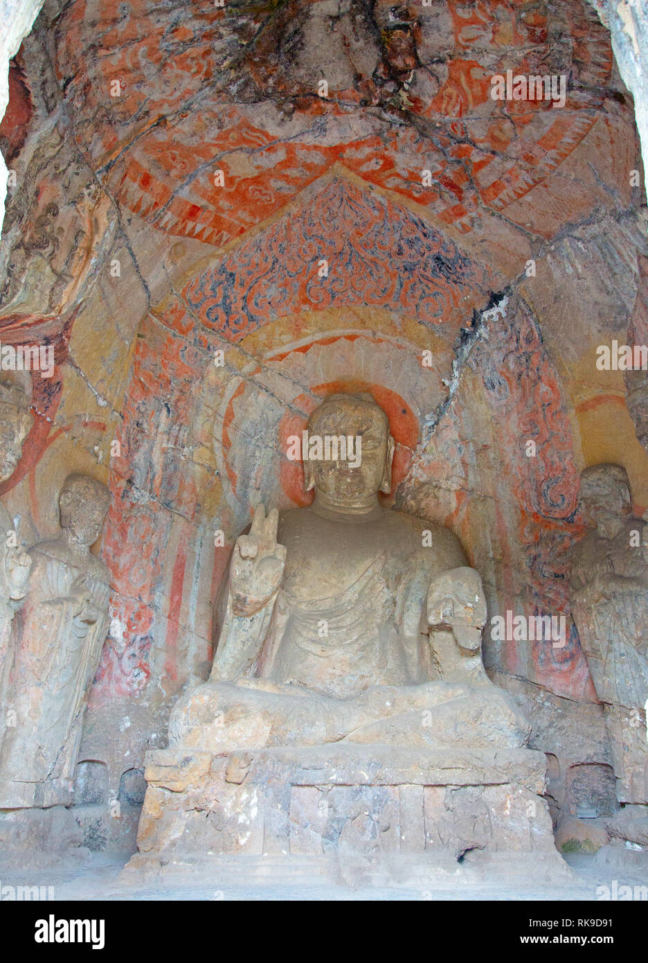 Famous Longmen Grottoes (statues of Buddha and Bodhisattvas carved in ...