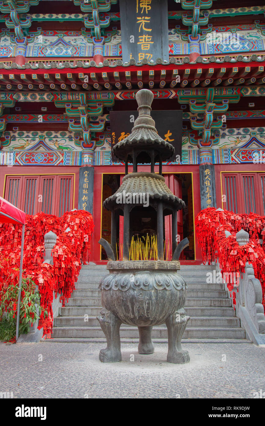 Famous Longmen Grottoes (statues of Buddha and Bodhisattvas carved in ...
