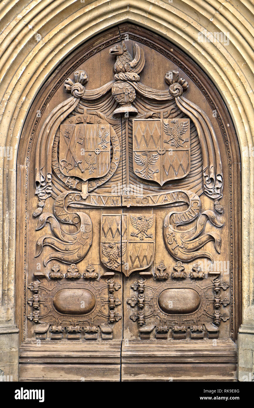 Abbey door hi-res stock photography and images - Alamy