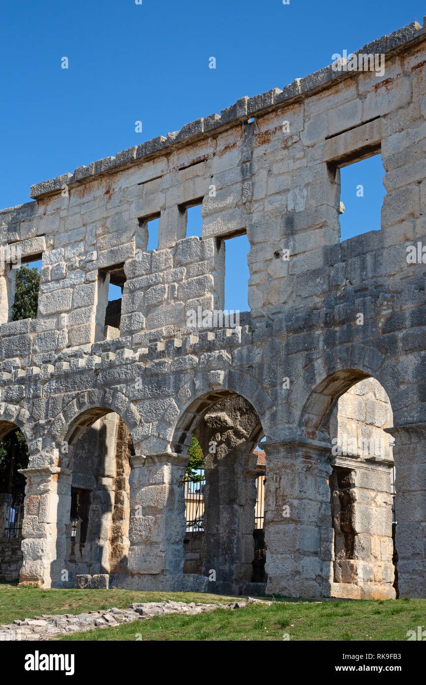 Ancient roman amphitheater in the croatian city Pula Stock Photo - Alamy