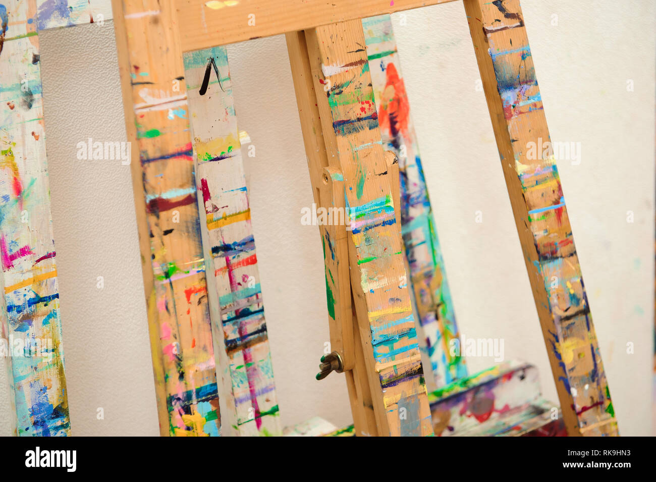 used paint palette, watercolors, brush - art lesson Stock Photo - Alamy