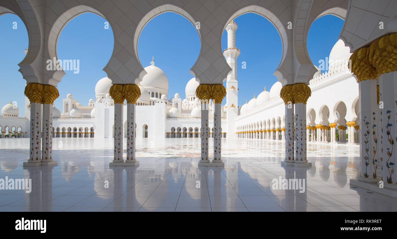 Famous Sheikh Zayed mosque in Abu Dhabi, United Arab Emirates Stock ...
