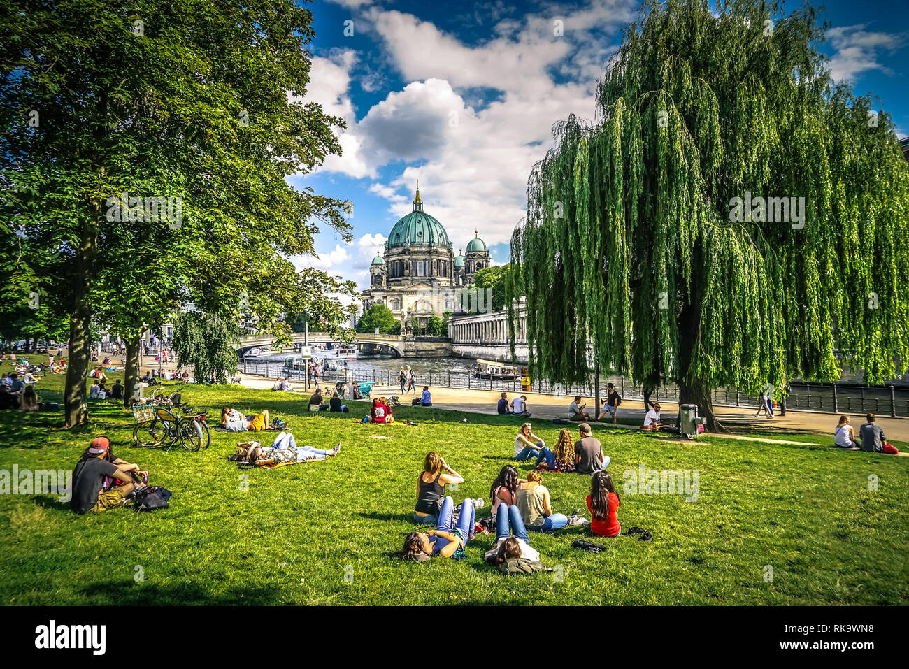 People relax and picnic in James-Simon-Park with magnificent Berlin ...