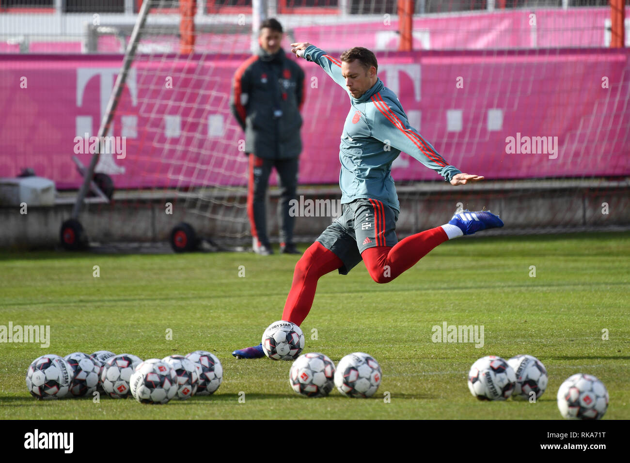 Munich, Deutschland. 10th Feb, 2019. Manuel NEUER (goalkeeper FC Bayern ...