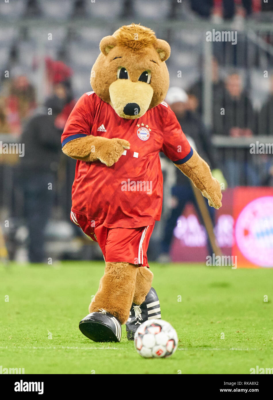 Mascot fc bayern bernie hi-res stock photography and images - Alamy
