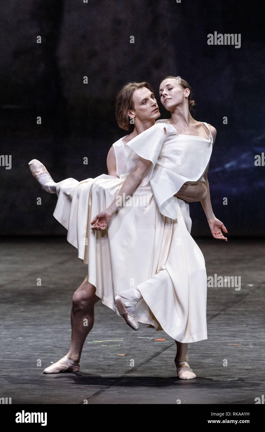 Hamburg, Germany. 30th Jan, 2019. The first soloists of the Hamburg ...