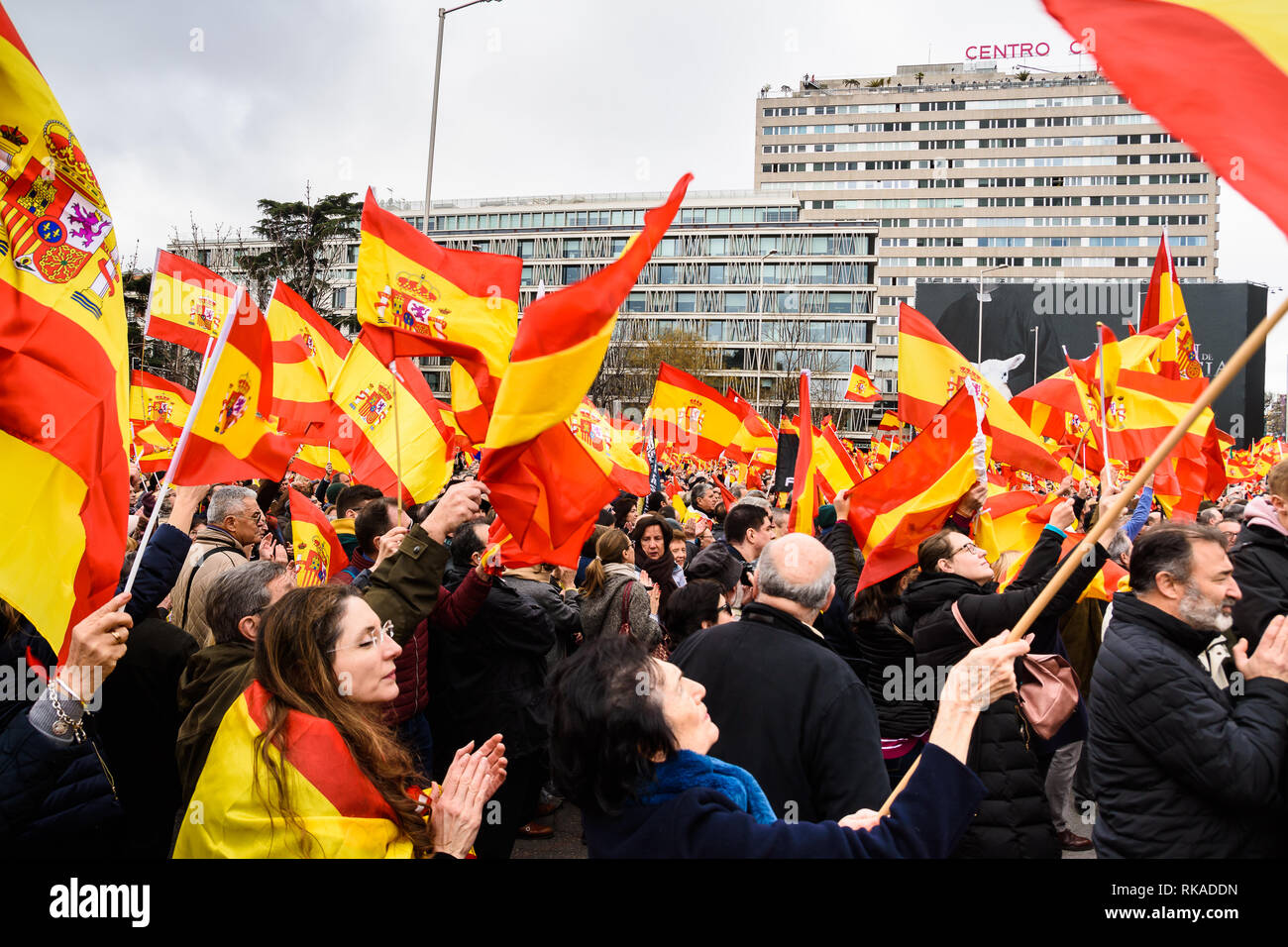 Spain flags crowd hi-res stock photography and images - Alamy
