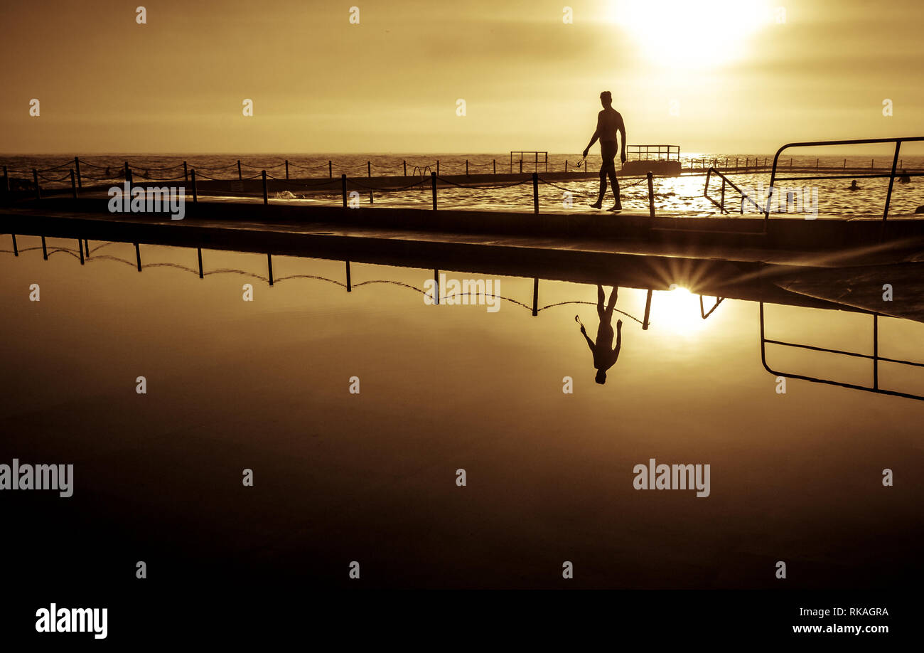 Rockpool reflection sunrise hi-res stock photography and images - Alamy