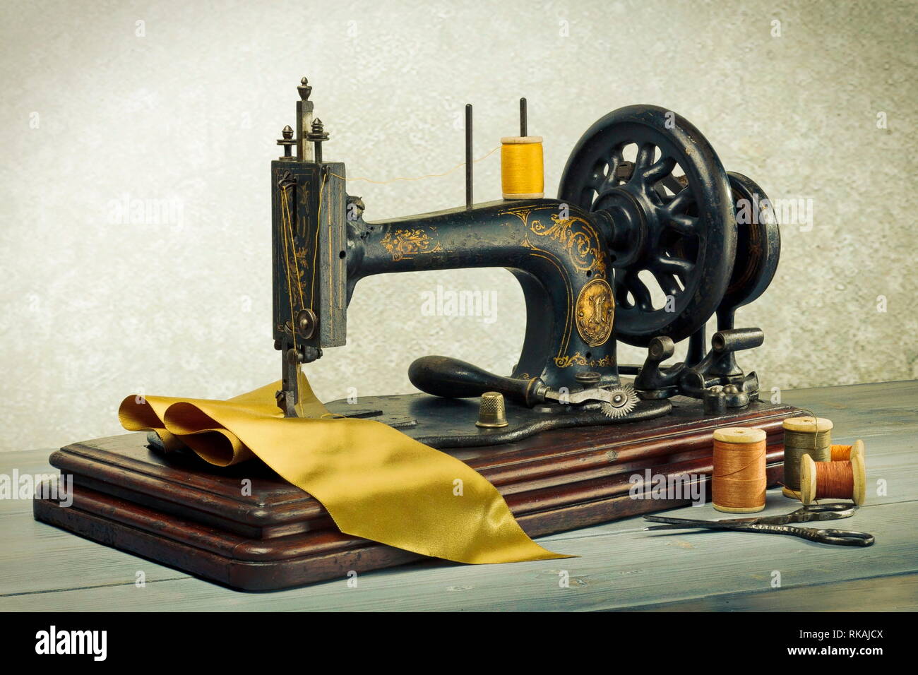 Vintage sewing machine with scissors, threads and cloth Stock Photo - Alamy