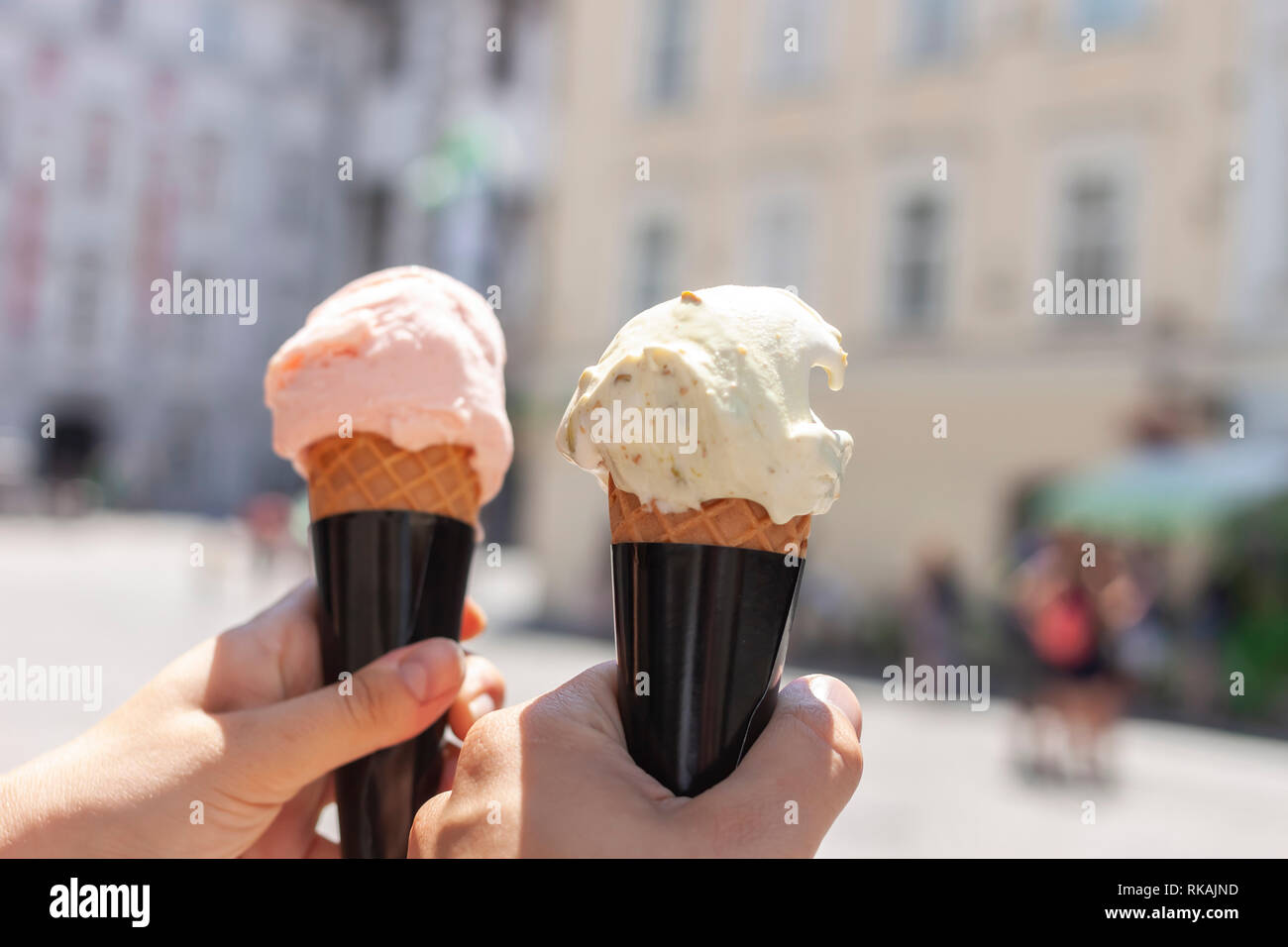 Hand hold ice cream hi-res stock photography and images - Alamy