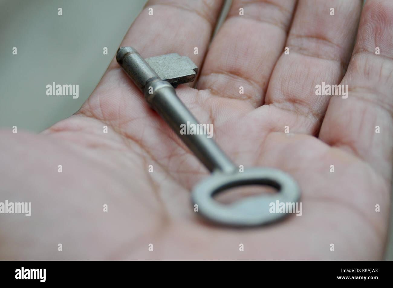 key on hand Stock Photo - Alamy