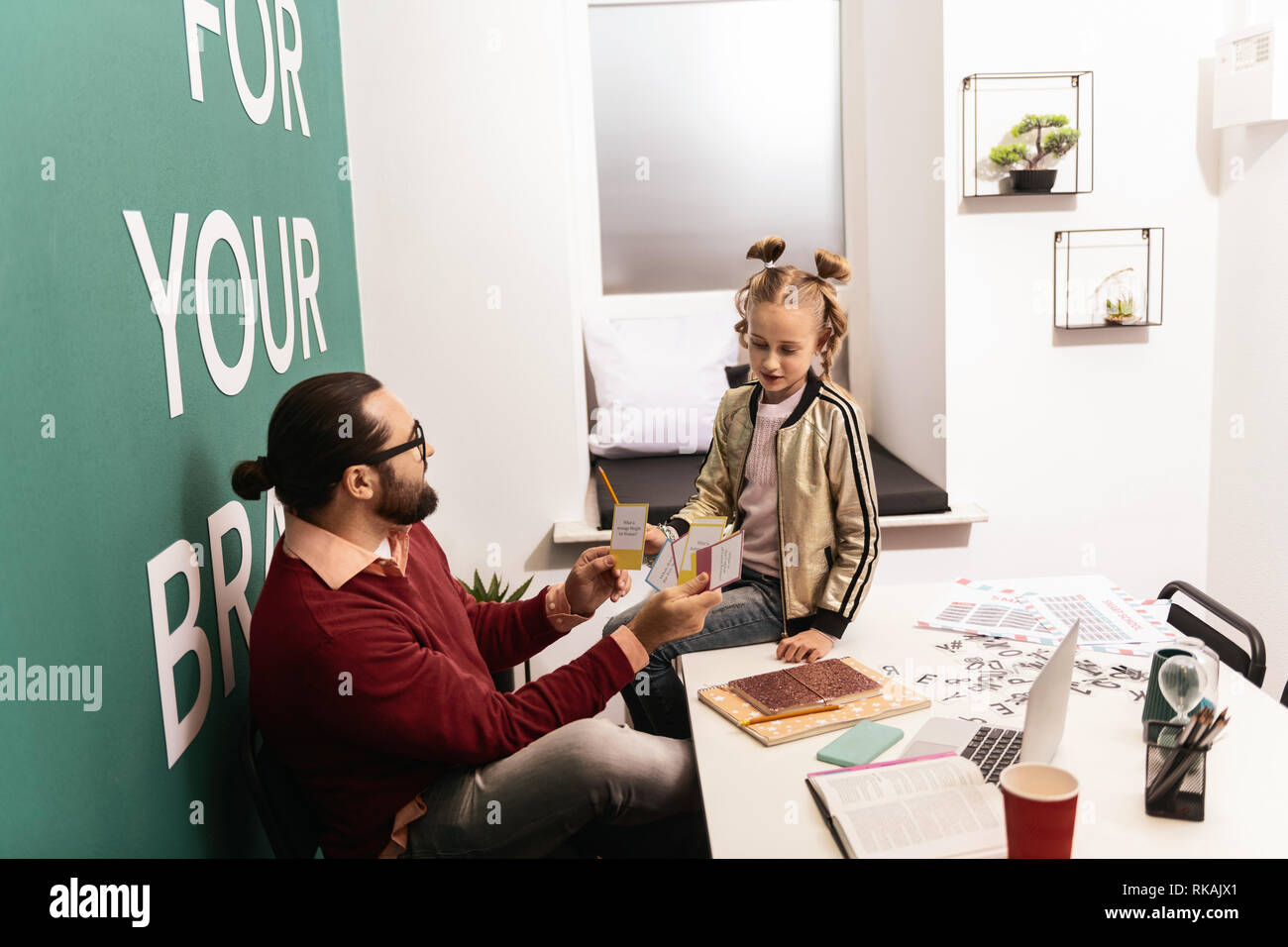 Flash cards classroom hi-res stock photography and images - Alamy