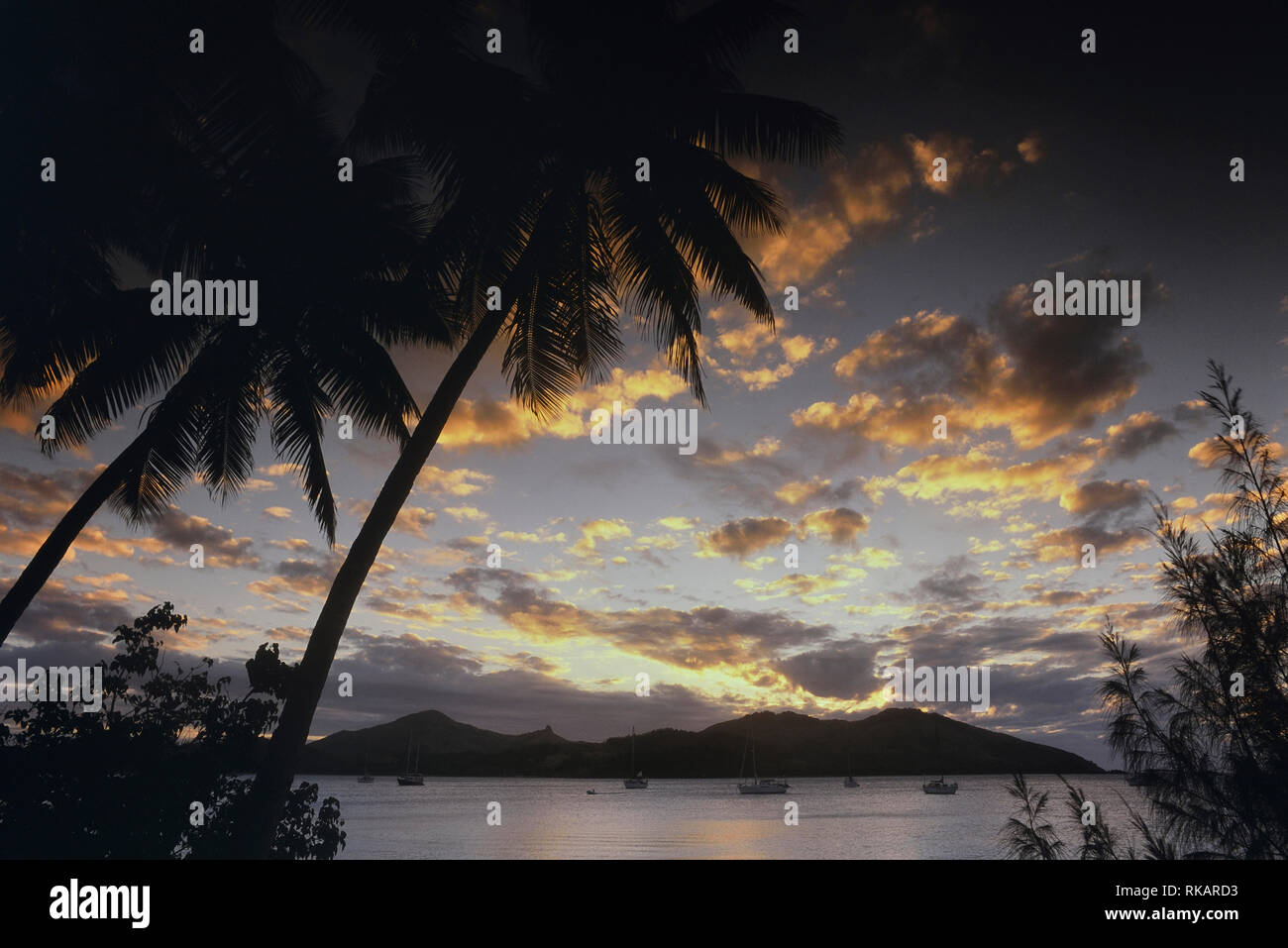 Blue Lagoon tropical beach At Sunset, Nanuya Lailai, Yasawa Islands ...