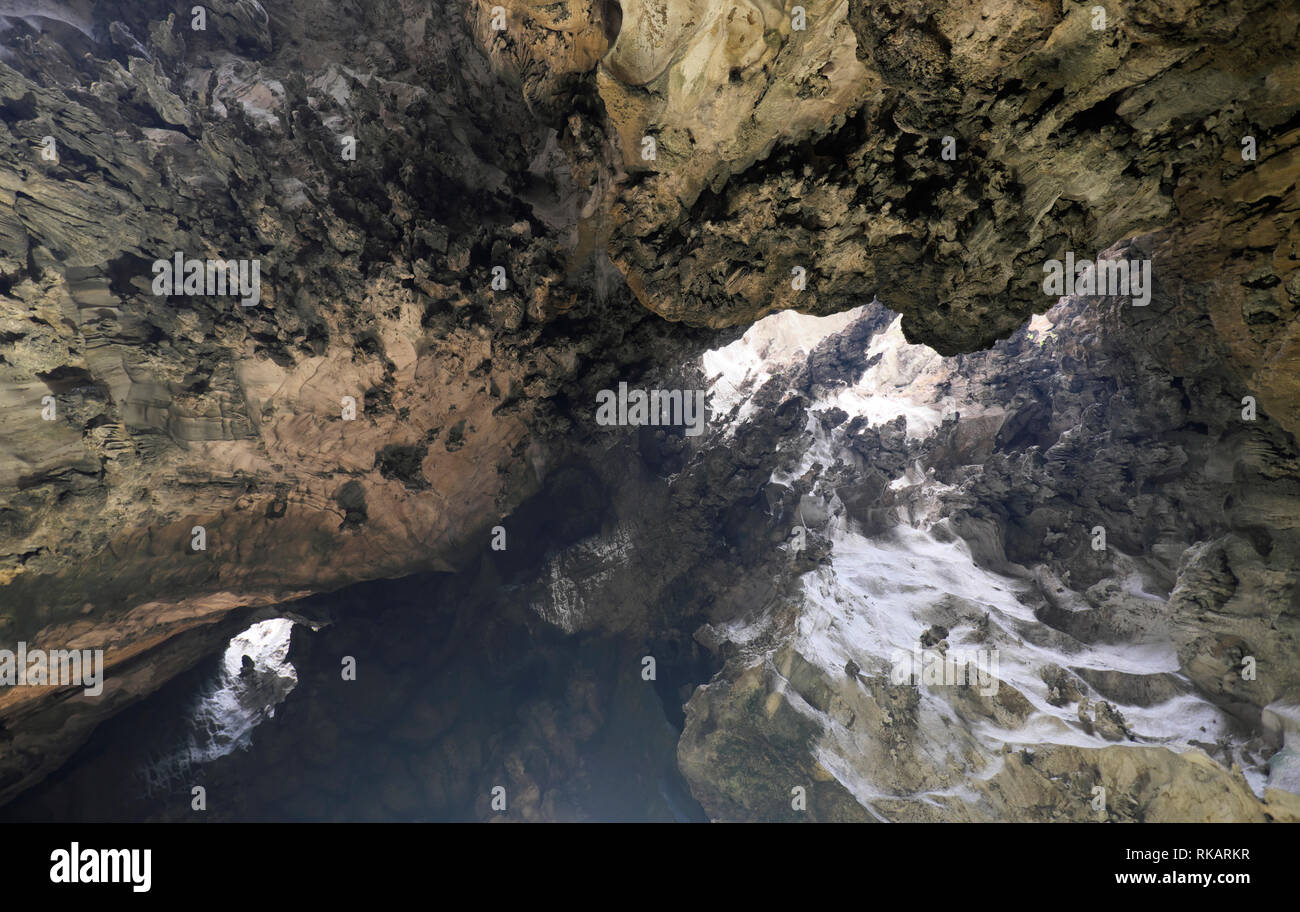 Worlds tallest murugan statue batu hi-res stock photography and images ...