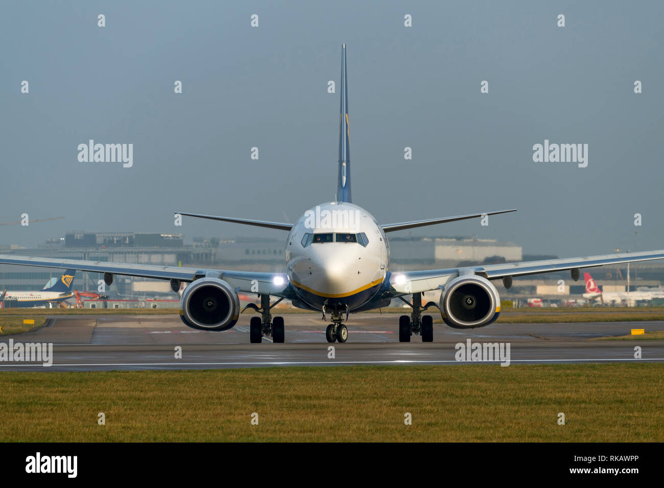 Ryanair cockpit hi-res stock photography and images - Alamy