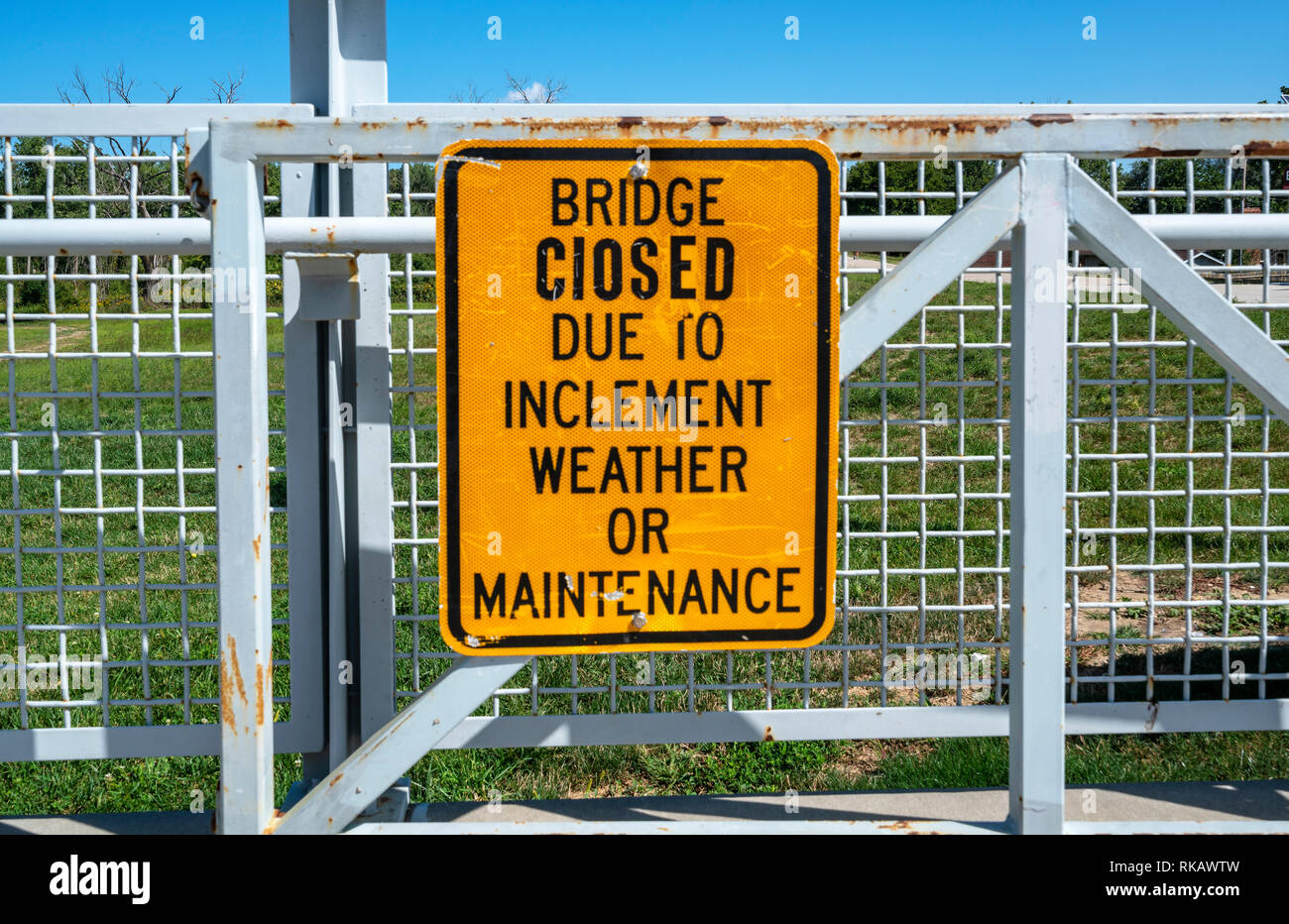 Bridge closed sign hi-res stock photography and images - Alamy