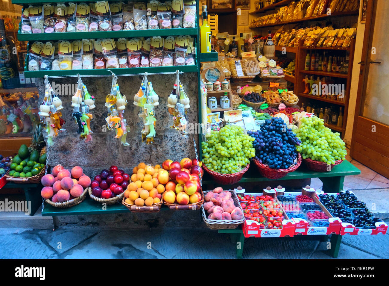 Grocery stall hi-res stock photography and images - Alamy