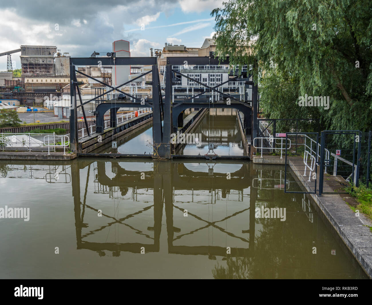 Boat lift between river and canal hi-res stock photography and images ...