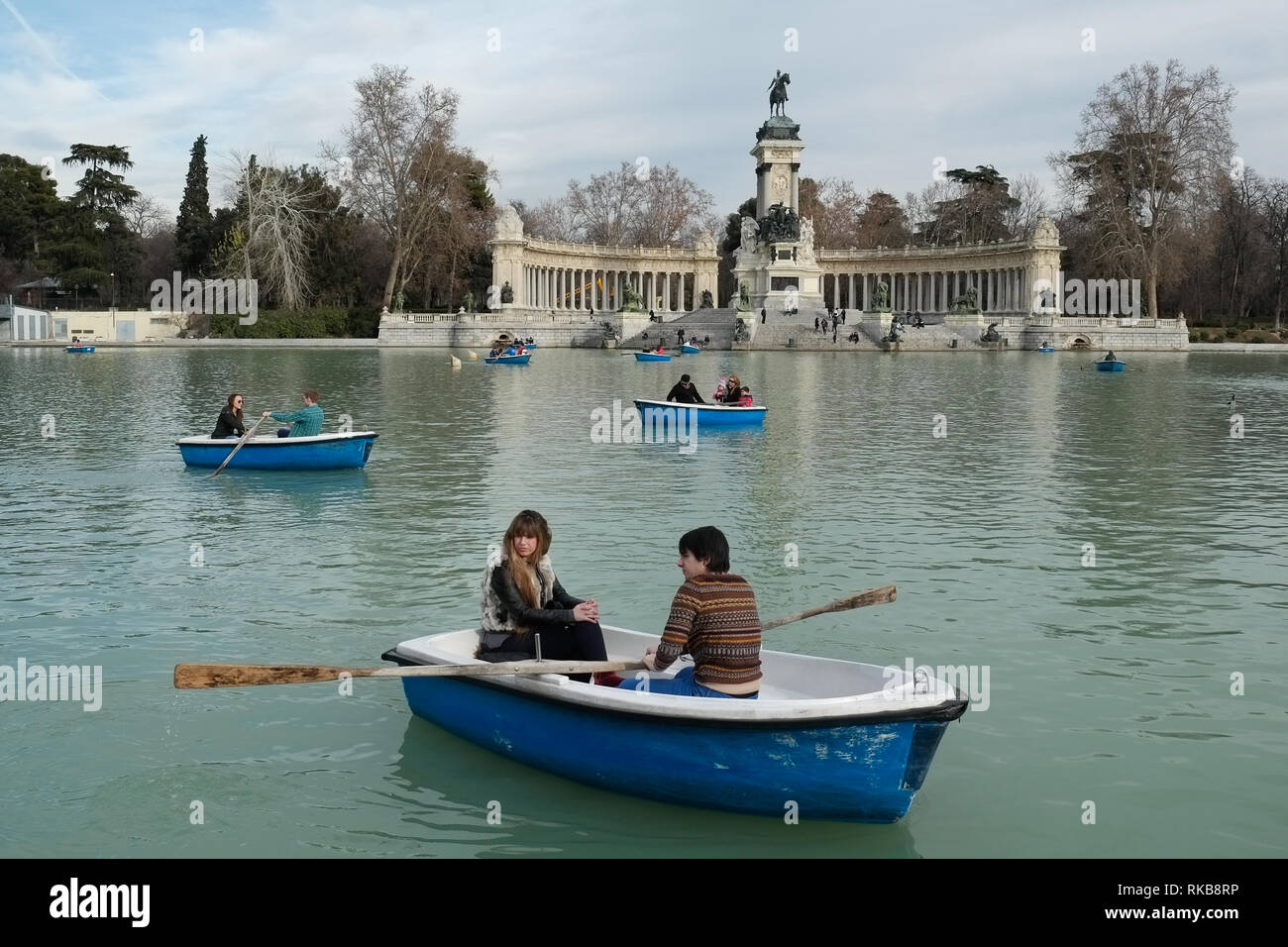 Boating on the lake, El Retiro Park, Madrid Stock Photo - Alamy