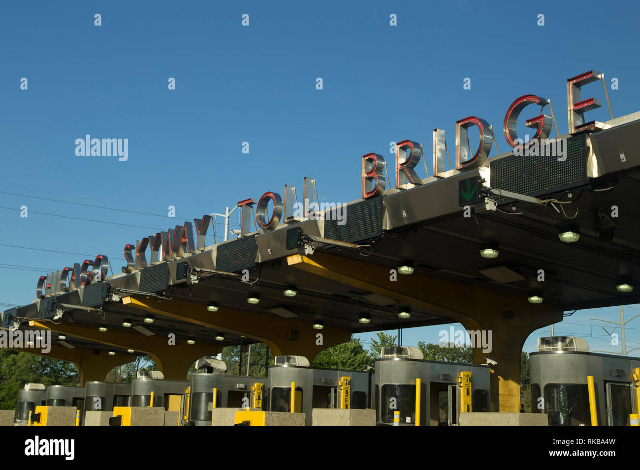 Art deco graphics mark the entrance to the Illinois-Indiana toll bridge ...