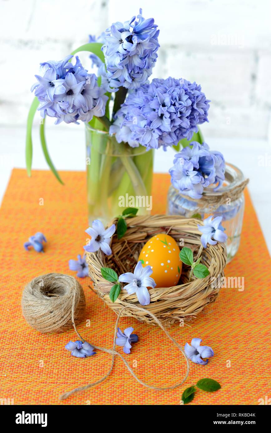 Traditional nest hi-res stock photography and images - Alamy