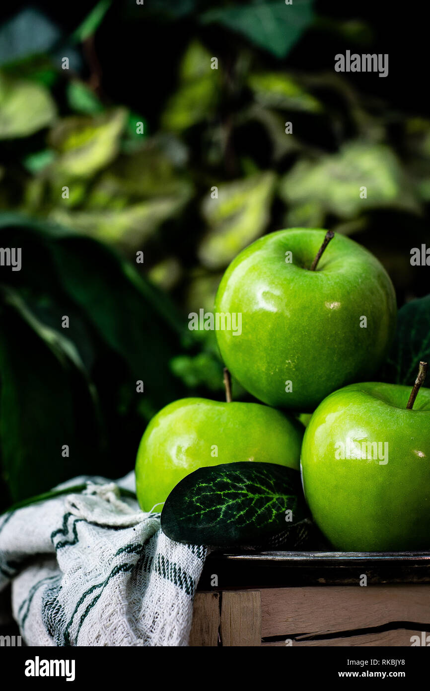 Epal hijau hi-res stock photography and images - Alamy