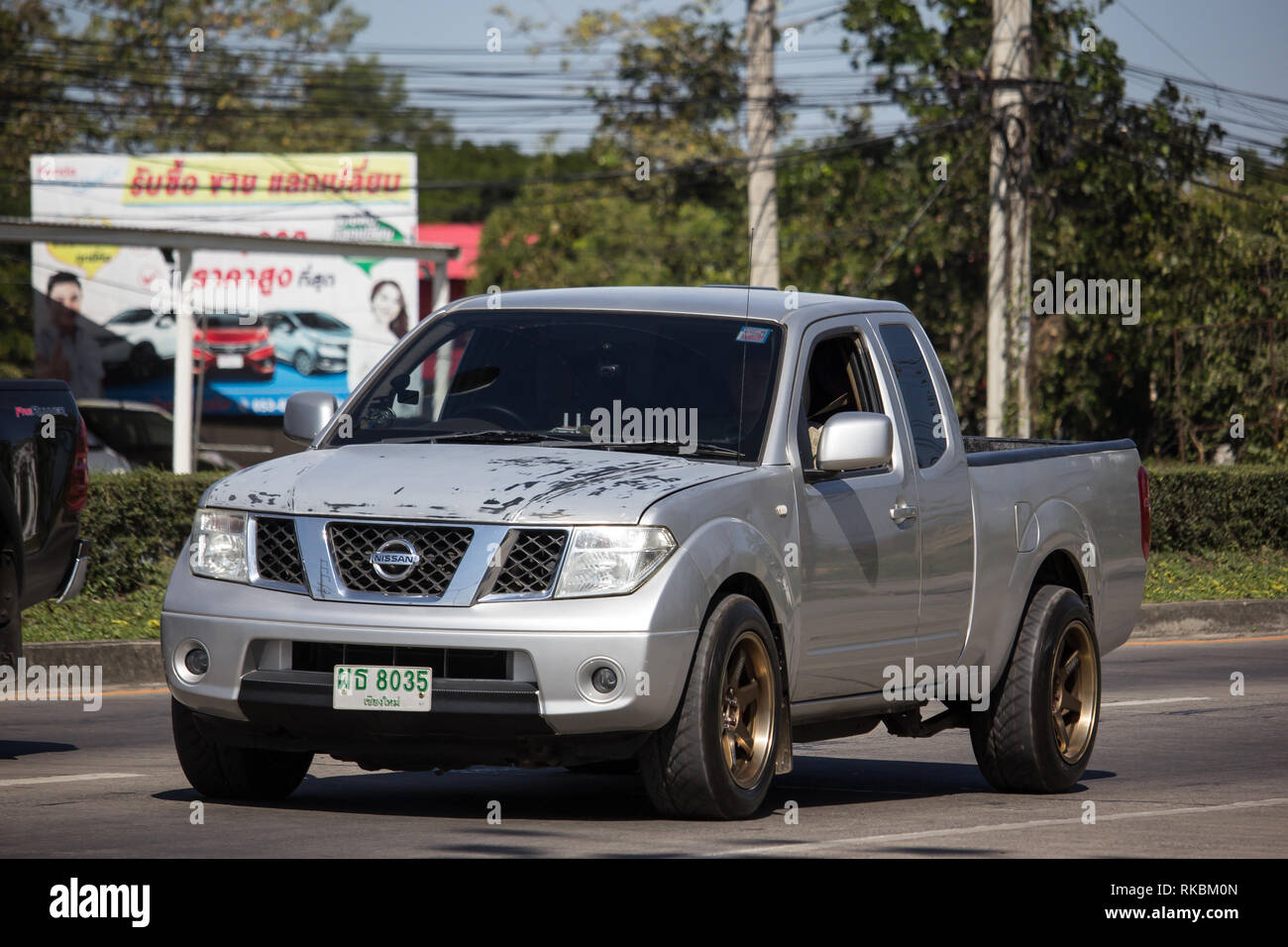 Lowered Nissan Navara