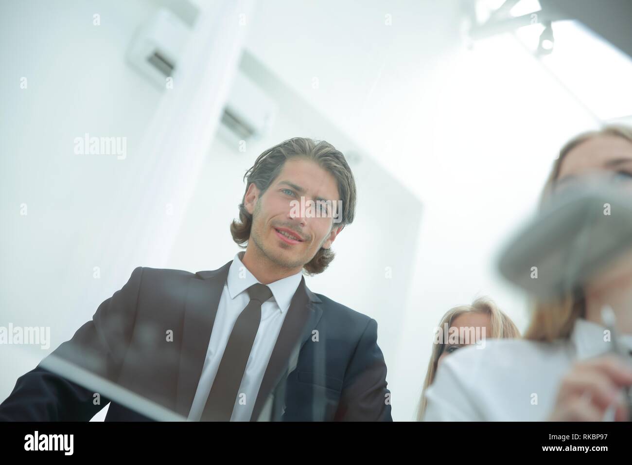 Sitting desk bottom hi-res stock photography and images - Alamy