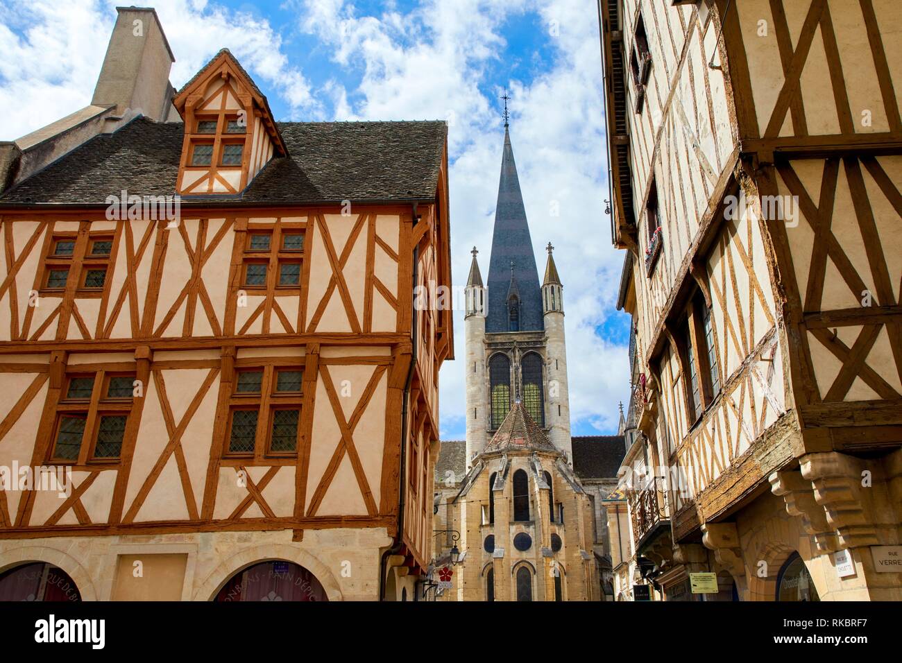 Tudor style timber buildings hi-res stock photography and images - Alamy