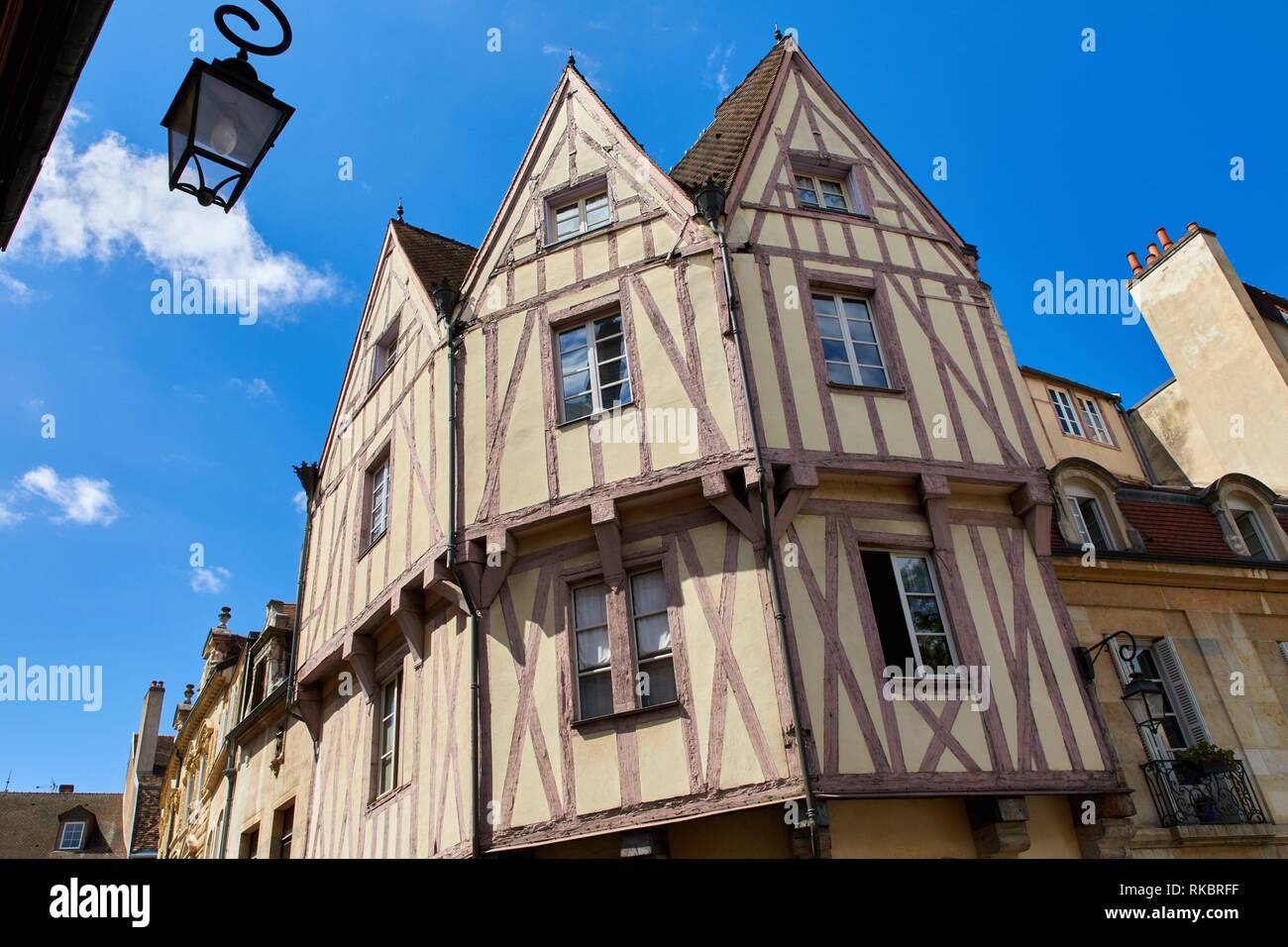 Tudor style timber buildings hi-res stock photography and images - Alamy
