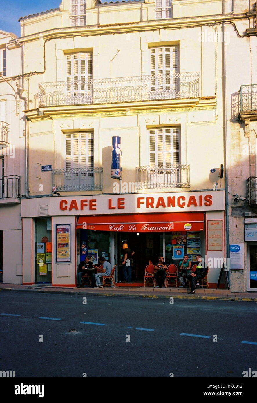 Le cafe francais hi-res stock photography and images - Alamy