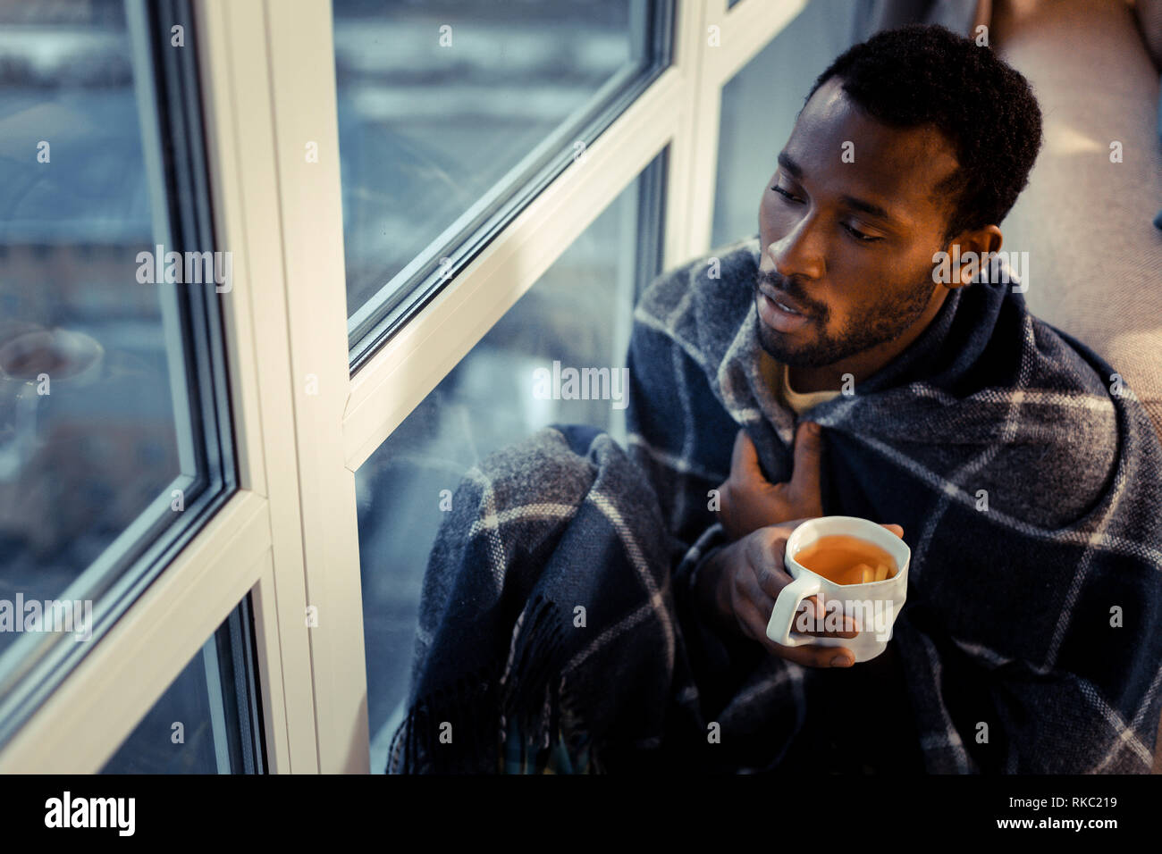 African man coughing hi-res stock photography and images - Alamy