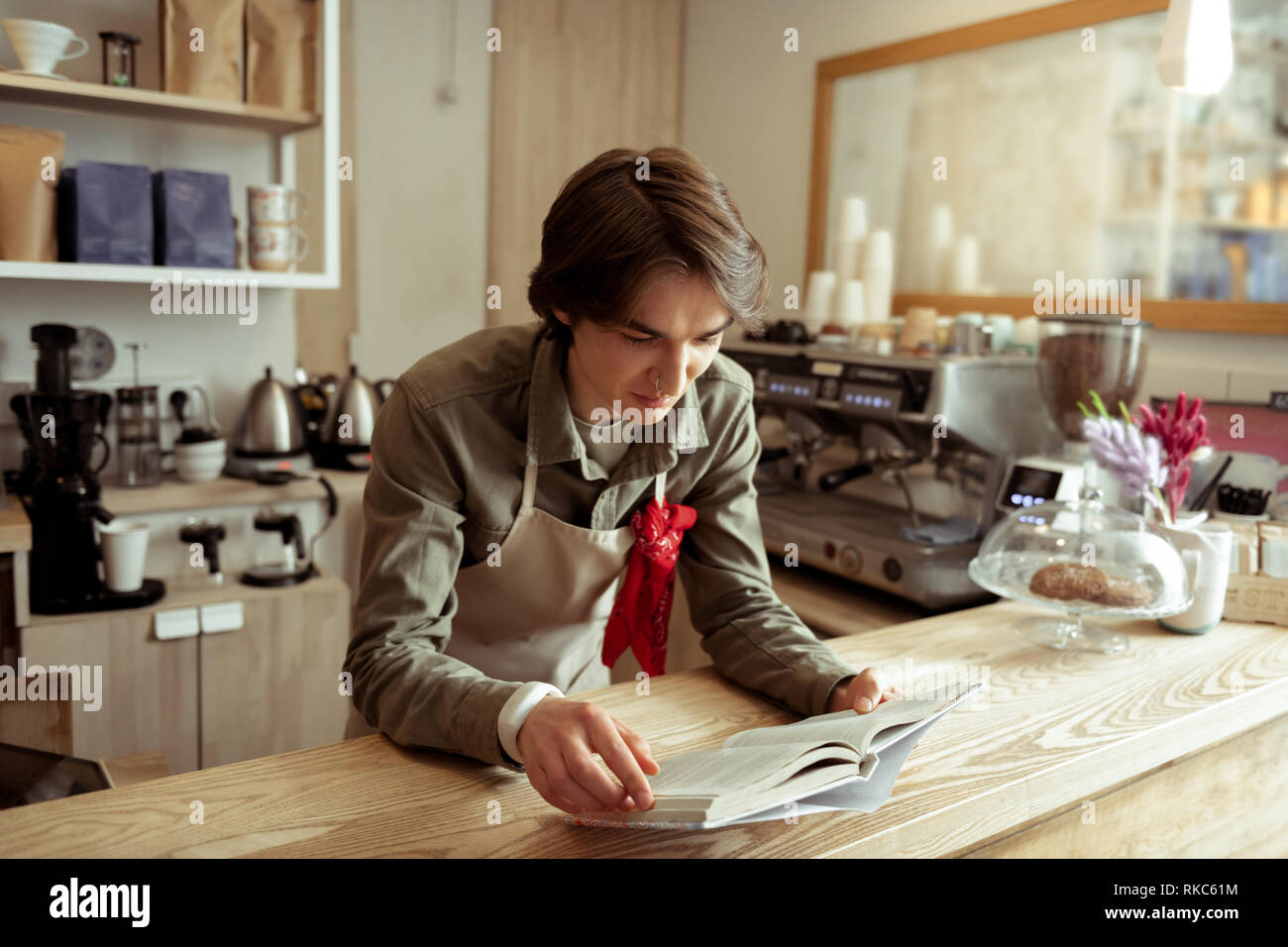 Hardcover bok hi-res stock photography and images - Alamy