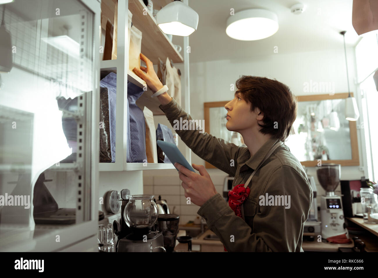 Product shelves hi-res stock photography and images - Alamy