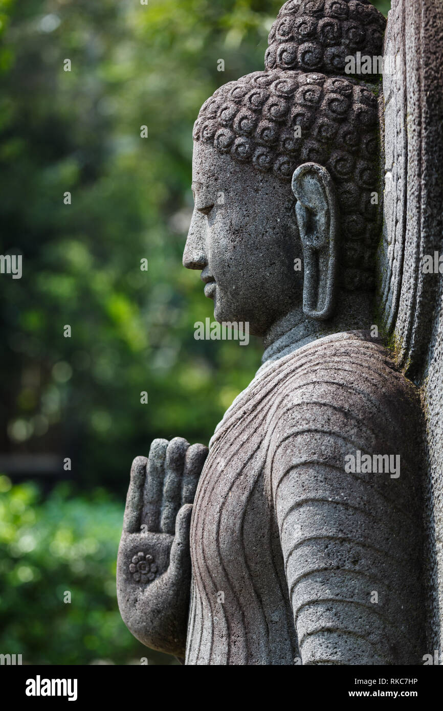Statue side view hi-res stock photography and images - Alamy