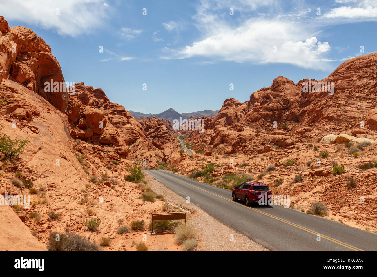 View down Mouse's Tank Road, Valley of Fire State Park, Overton, Nevada ...