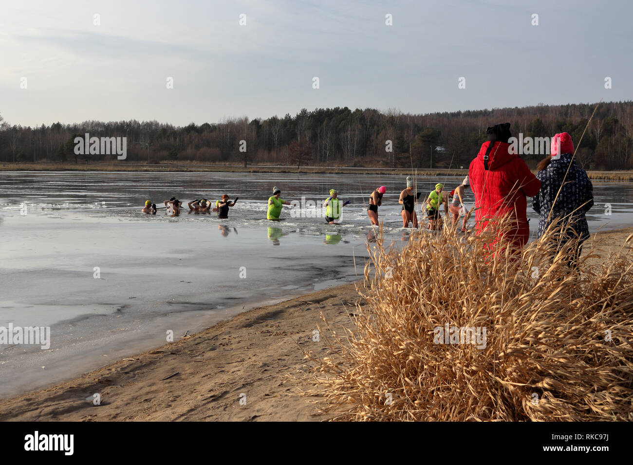 Group senior women in bathing hi-res stock photography and images - Alamy