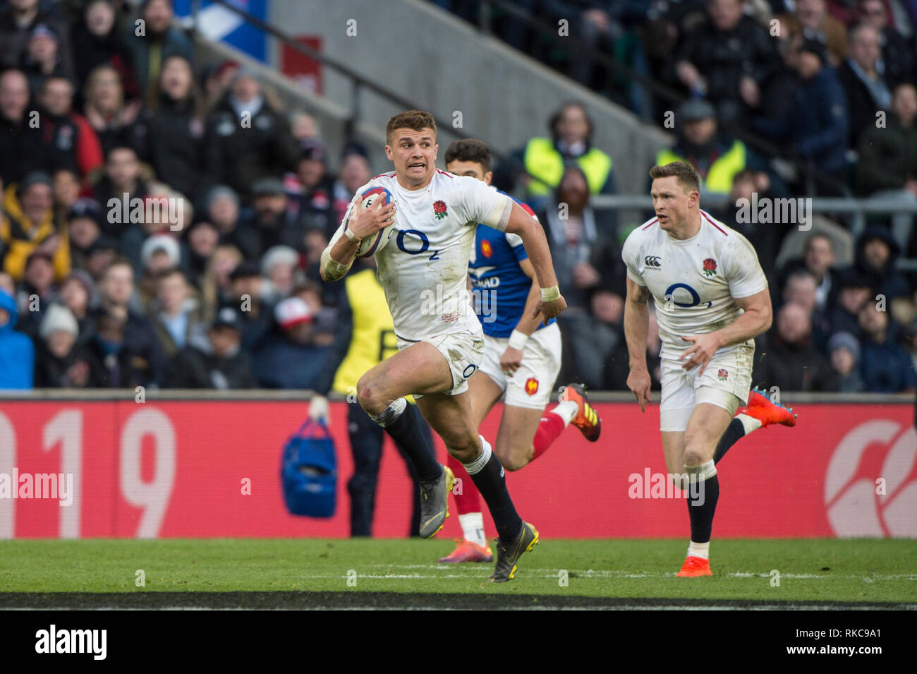 Running withe ball hi-res stock photography and images - Alamy