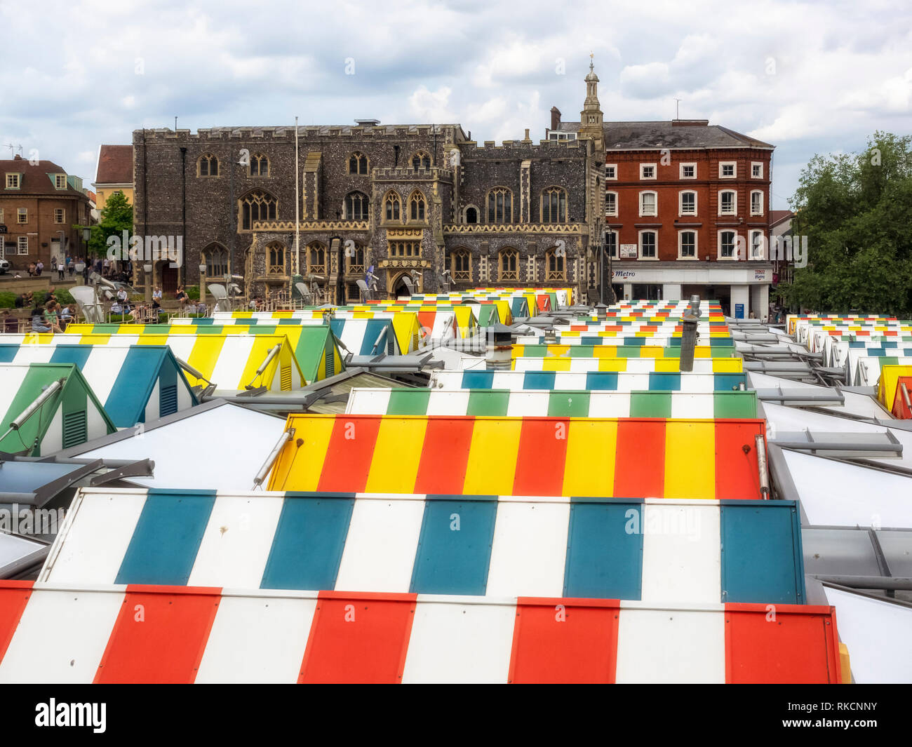 Colourful market stalls uk hi-res stock photography and images - Alamy