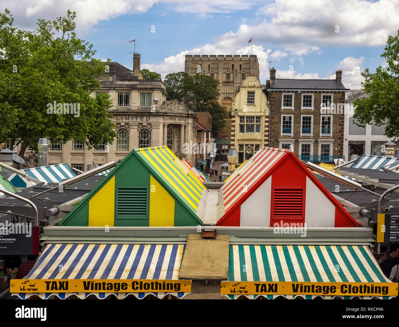 Colourful market stalls uk hi-res stock photography and images - Alamy