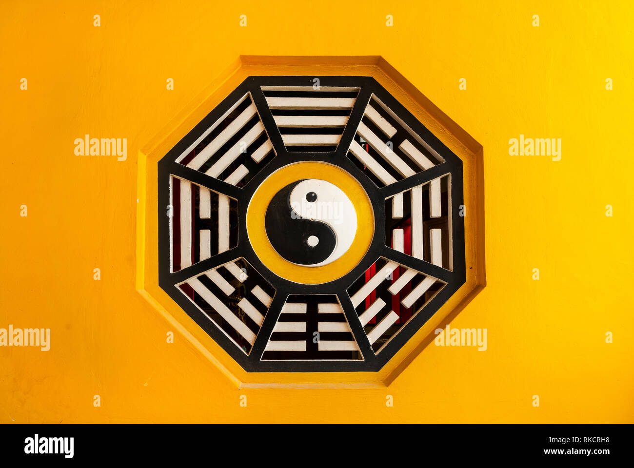 Taoist symbol hi-res stock photography and images - Alamy