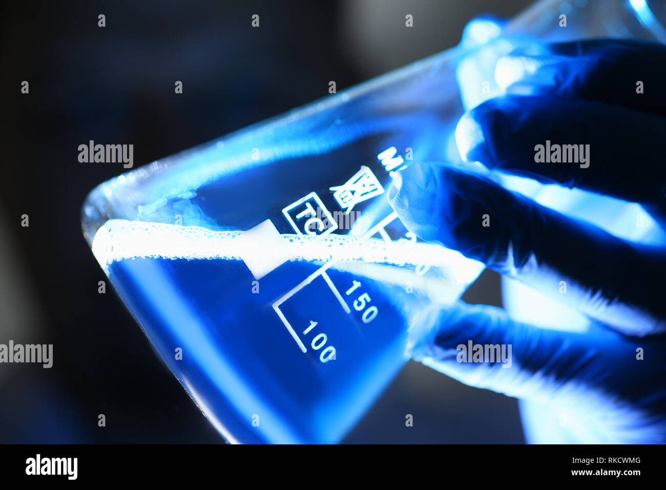 Hand holds flask glass hi-res stock photography and images - Alamy