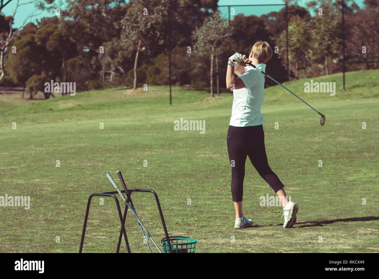 Female golf player hi-res stock photography and images - Alamy