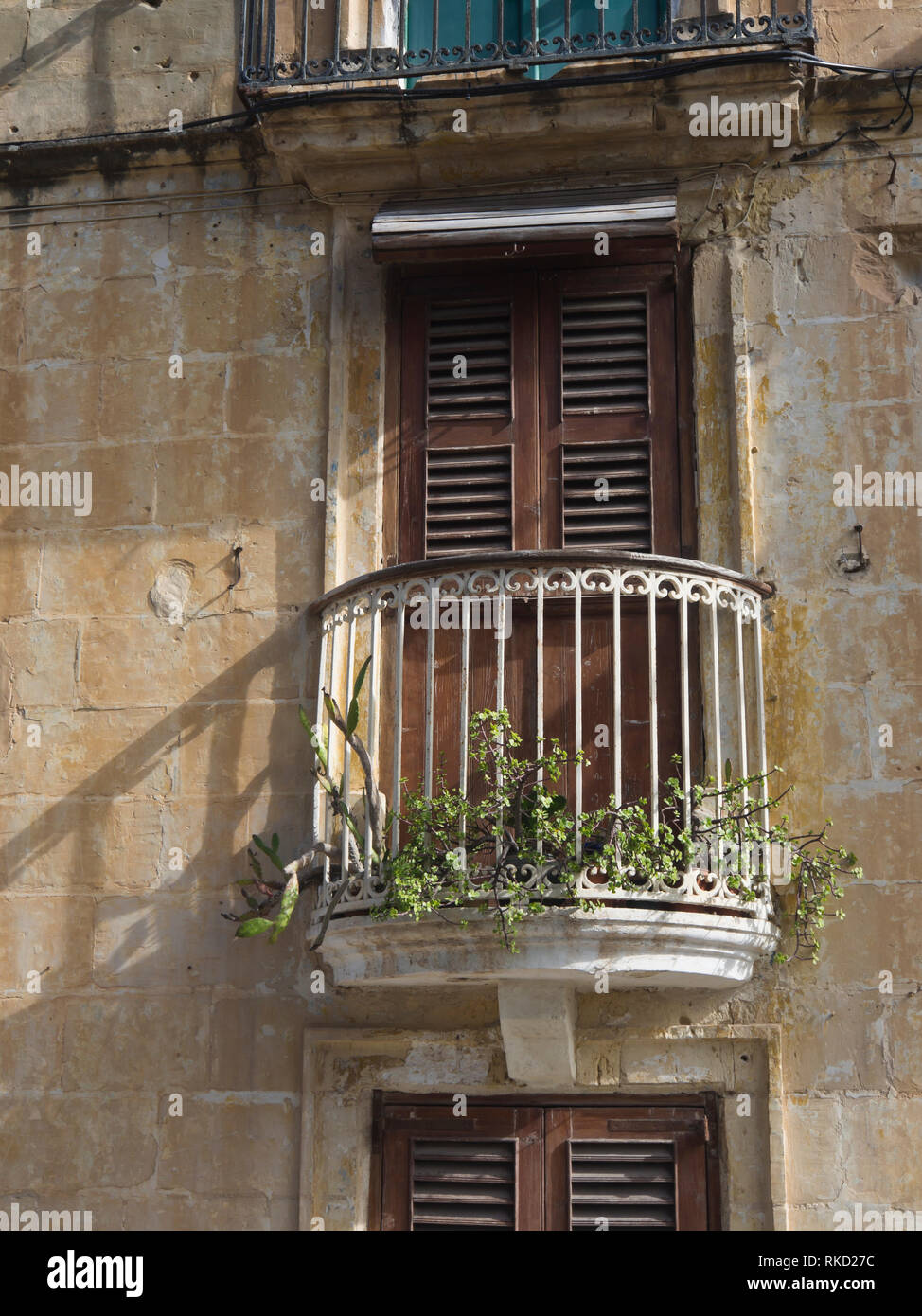 Curved balcony hi-res stock photography and images - Alamy
